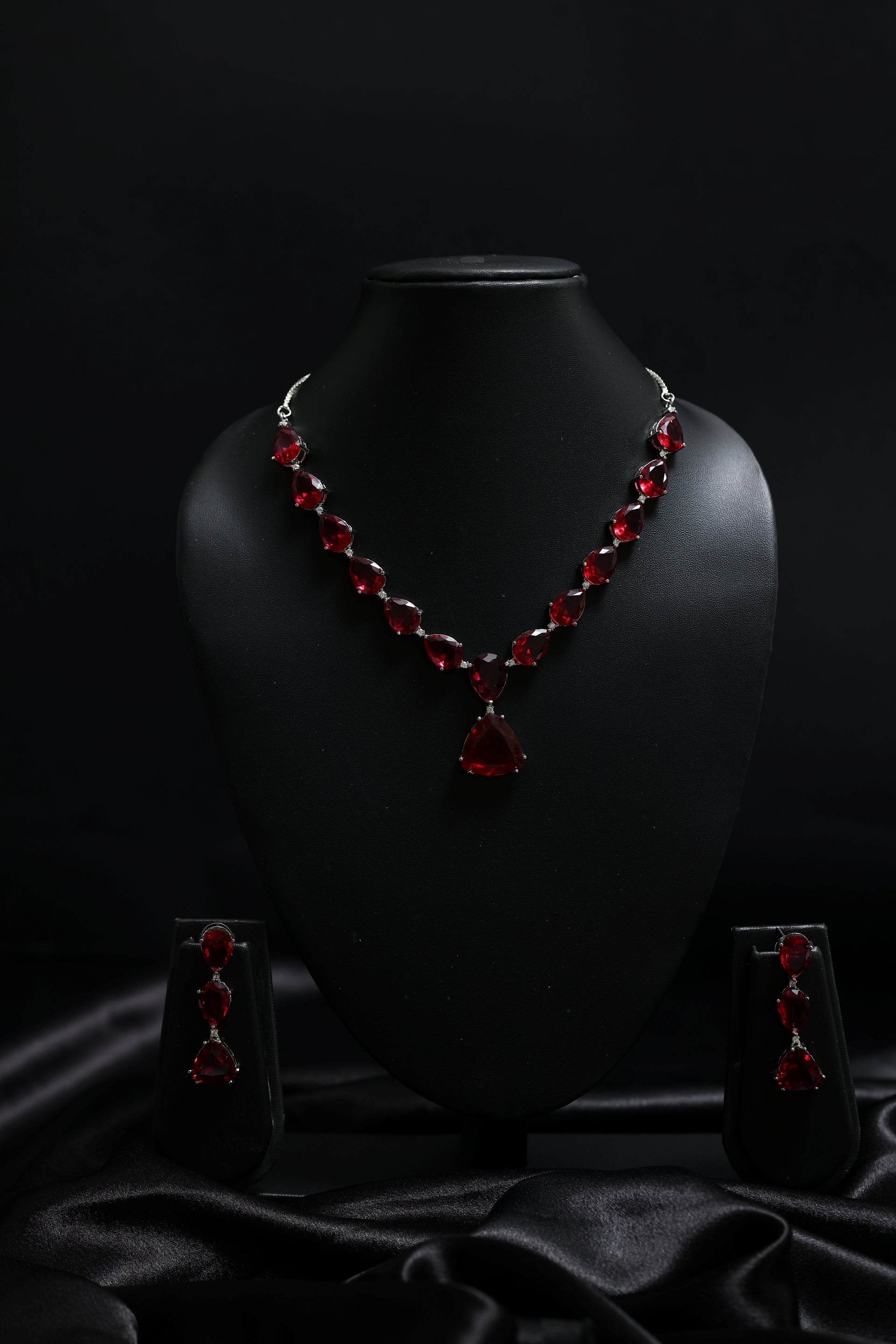 Leaf Premium Ruby Statement Necklace Set – hiraanya